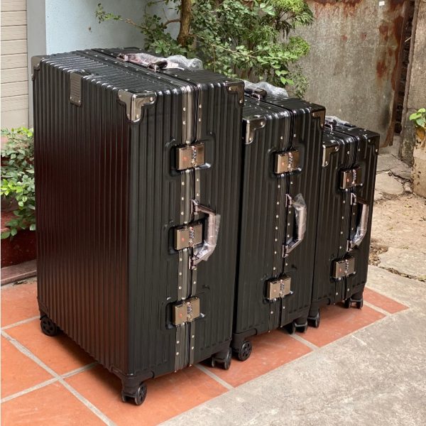 Tiêu chuẩn vàng chọn mua vali size 28 inch bạn cần biết | ViuViu